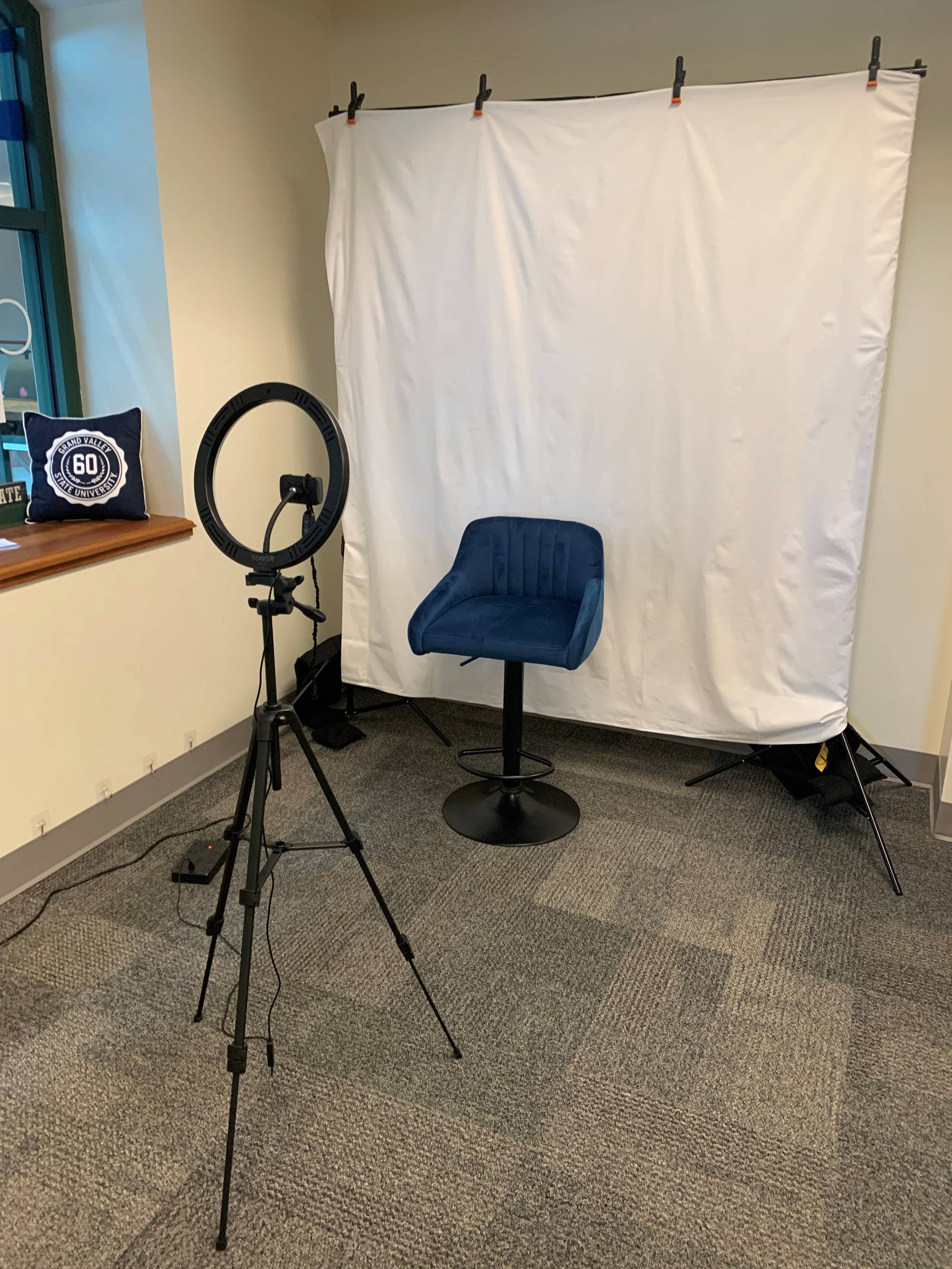 Career Center Headshot Hub - GVSU Career Center - Grand Valley State ...